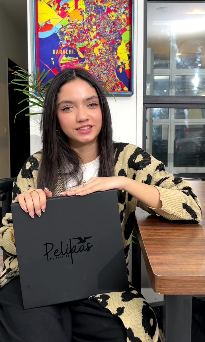 Pakistan's Best All Black Most Luxurious & Customized Gifts – PELIKAS